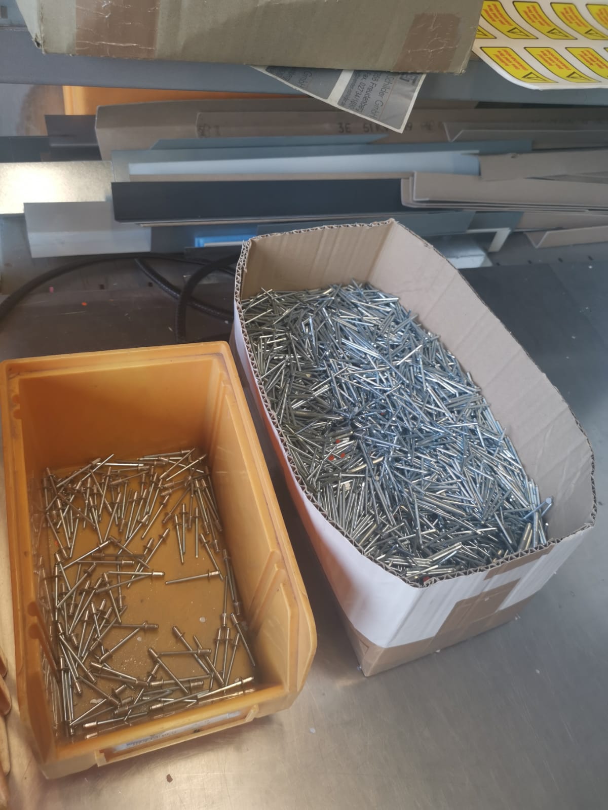 Avdel Rivet Gun | AGM Anwar Graphische Maschinen GmbH
